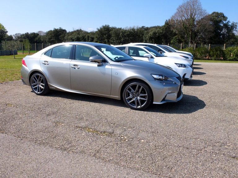 Une immersion dans la gamme Lexus | Miss 280ch