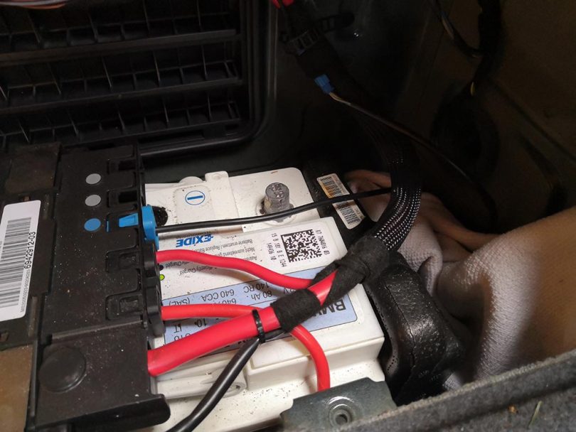 Changer sa batterie sur une BMW série 3 E90 | Miss 280ch